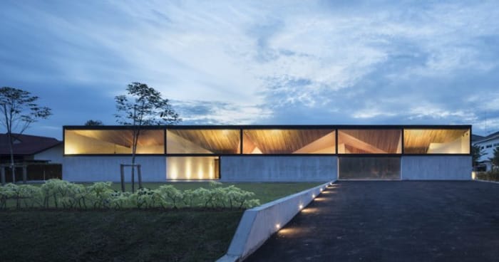 House Tour: A courtyard tropical home with an inverted roof in Johor ...