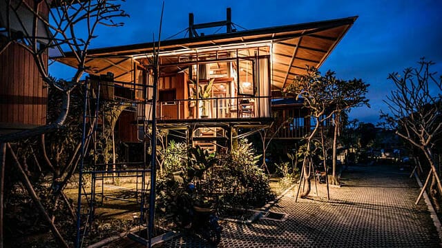 Prefabricated Cabins To Go Off-grid In Style and Comfort | The Peak ...